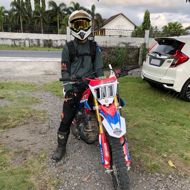 Produk jeensneakers | Shopee Indonesia