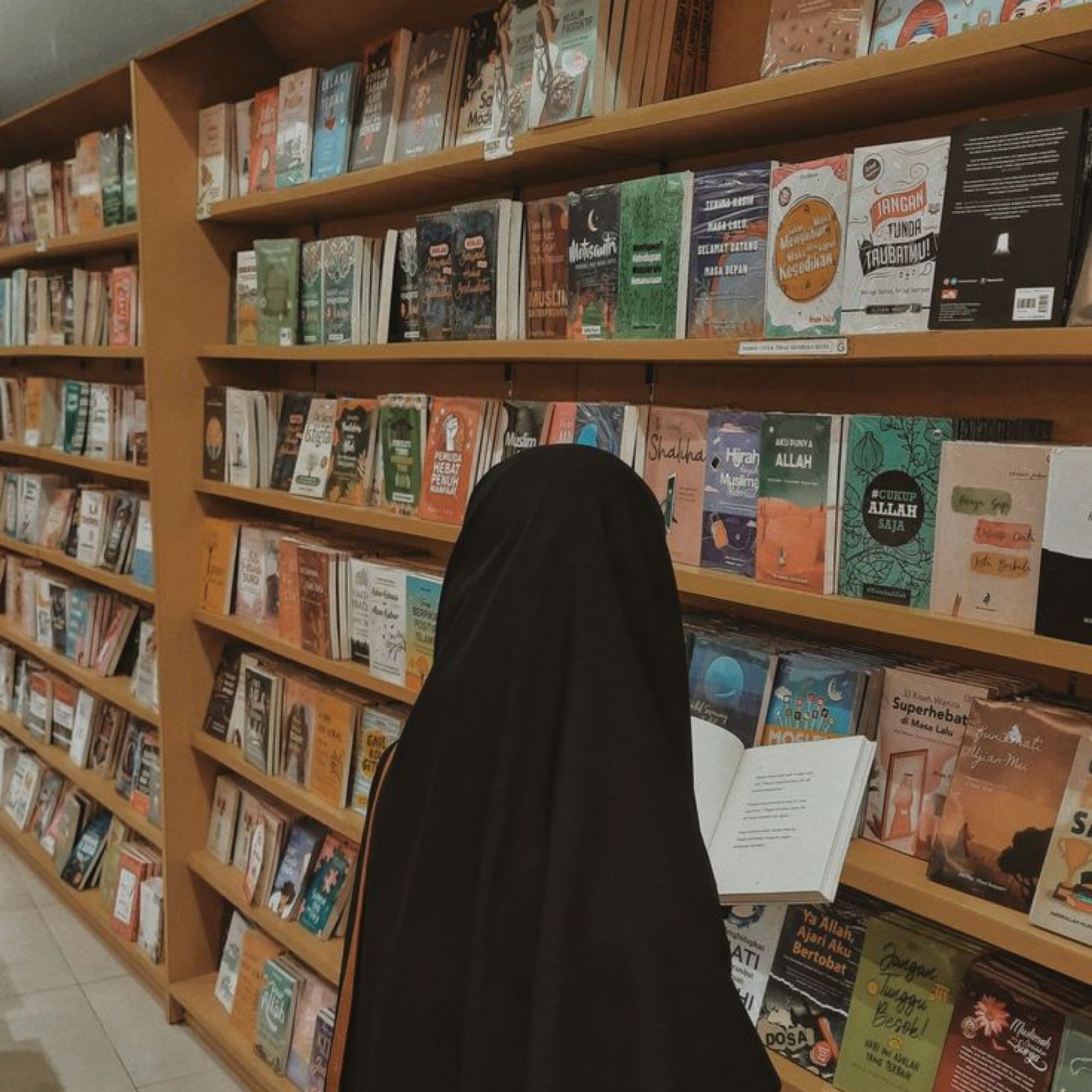 Produk Toko Buku & Parfum Sakinah | Shopee Indonesia